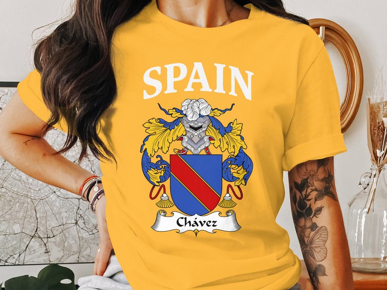 Chávez Spanish Surname Coat of Arms T-shirt, Personalized Family Crest ...