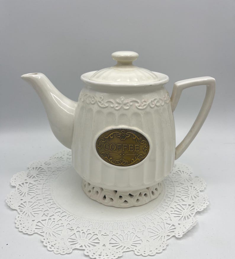 THL Ceramic Embossed Teapot. 32 OZ Capacity. Decorative Ridges on the ...