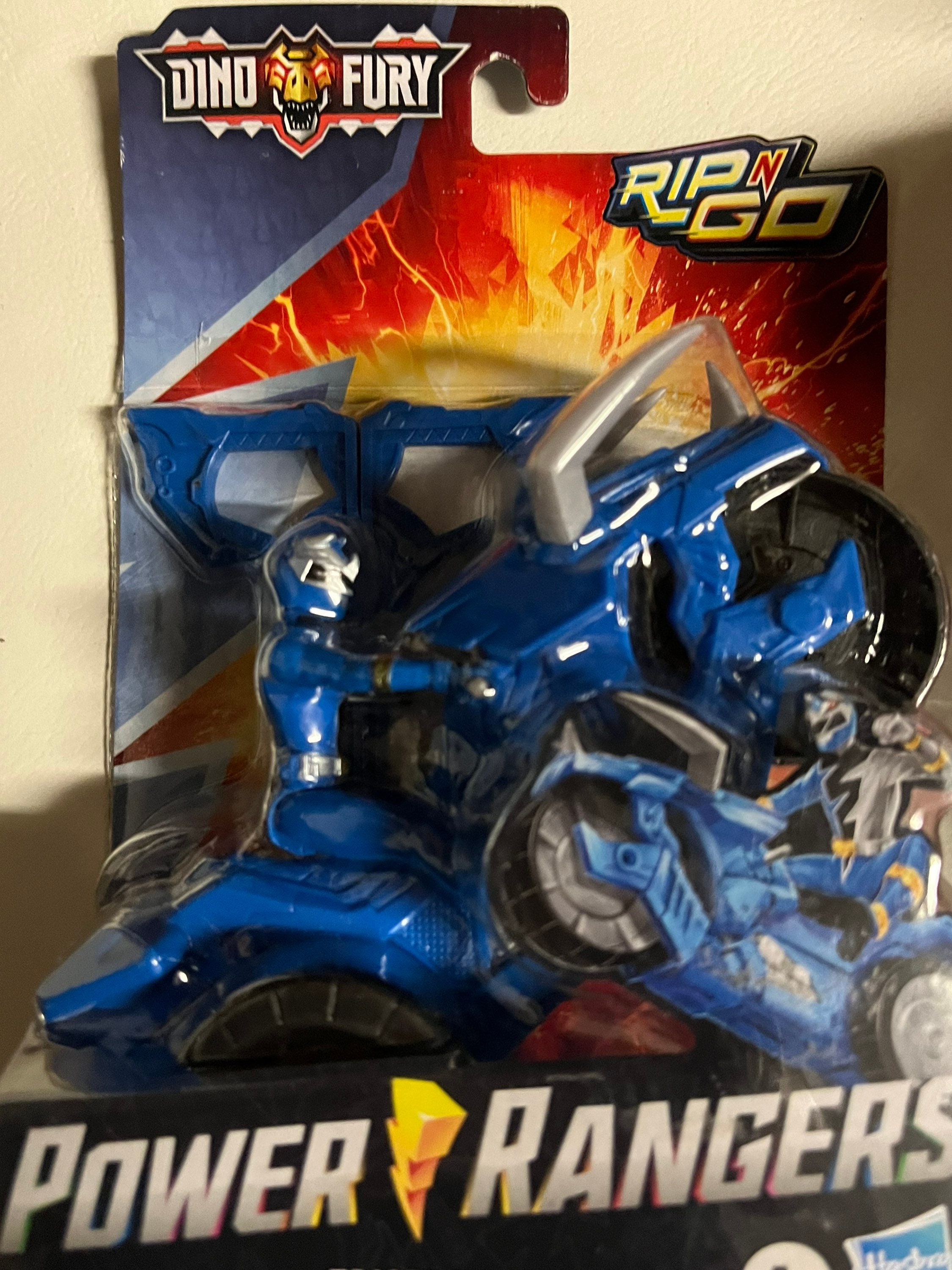 Power Rangers Rip N Go Sabertooth Battle Rider and Dino Fury Ranger ...