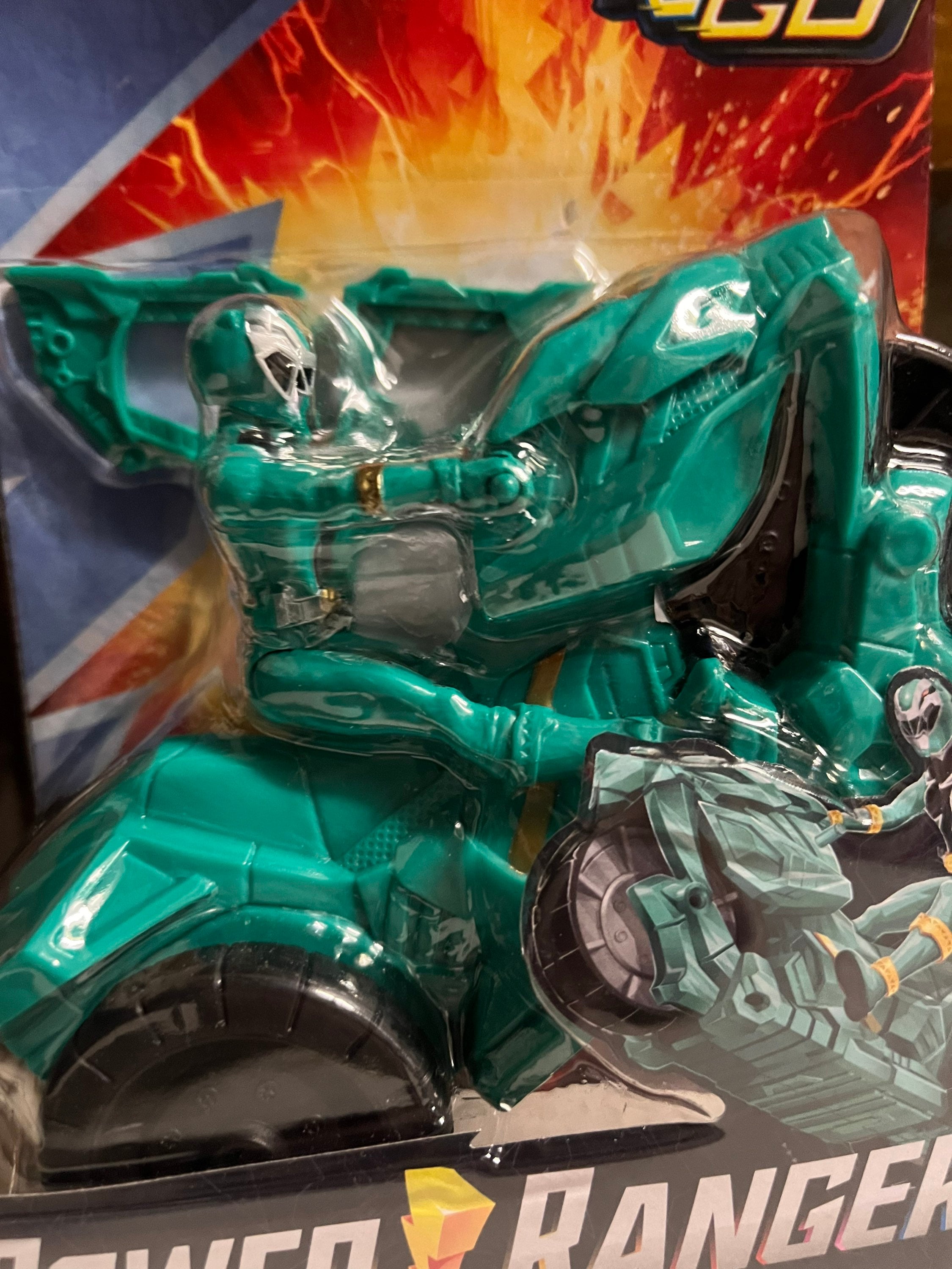 Power Rangers Rip N Go Sabertooth Battle Rider and Dino Fury Ranger ...