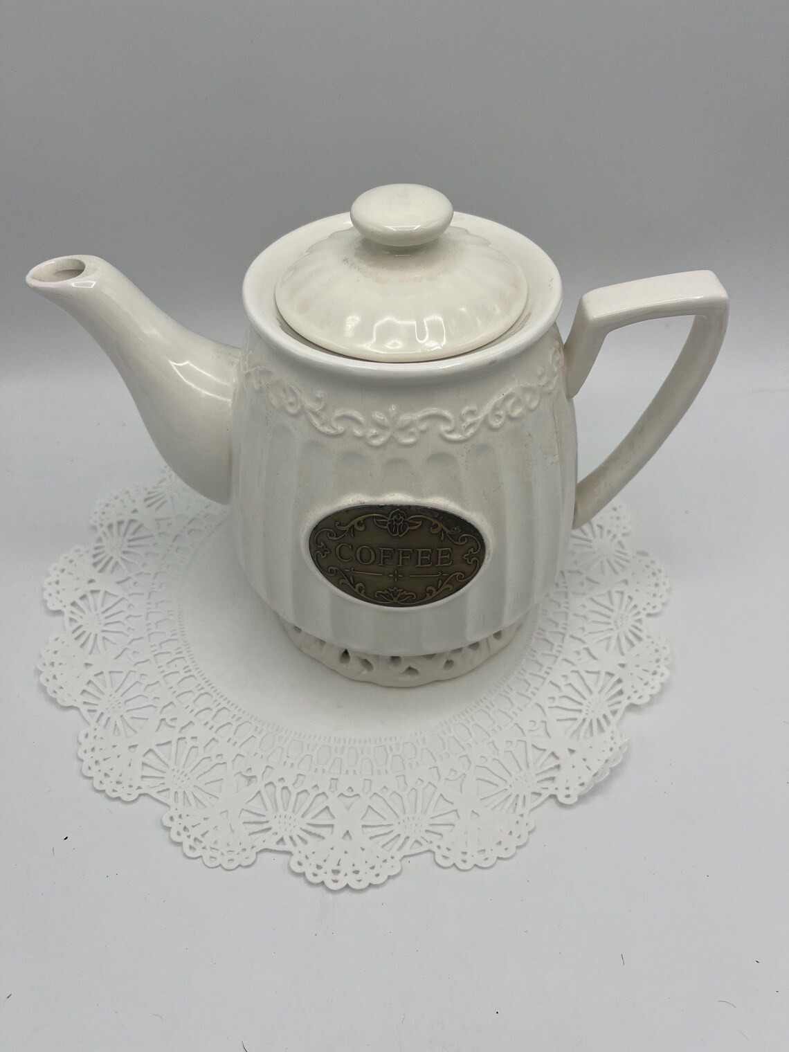 THL Ceramic Embossed Teapot. 32 OZ Capacity. Decorative Ridges on the ...