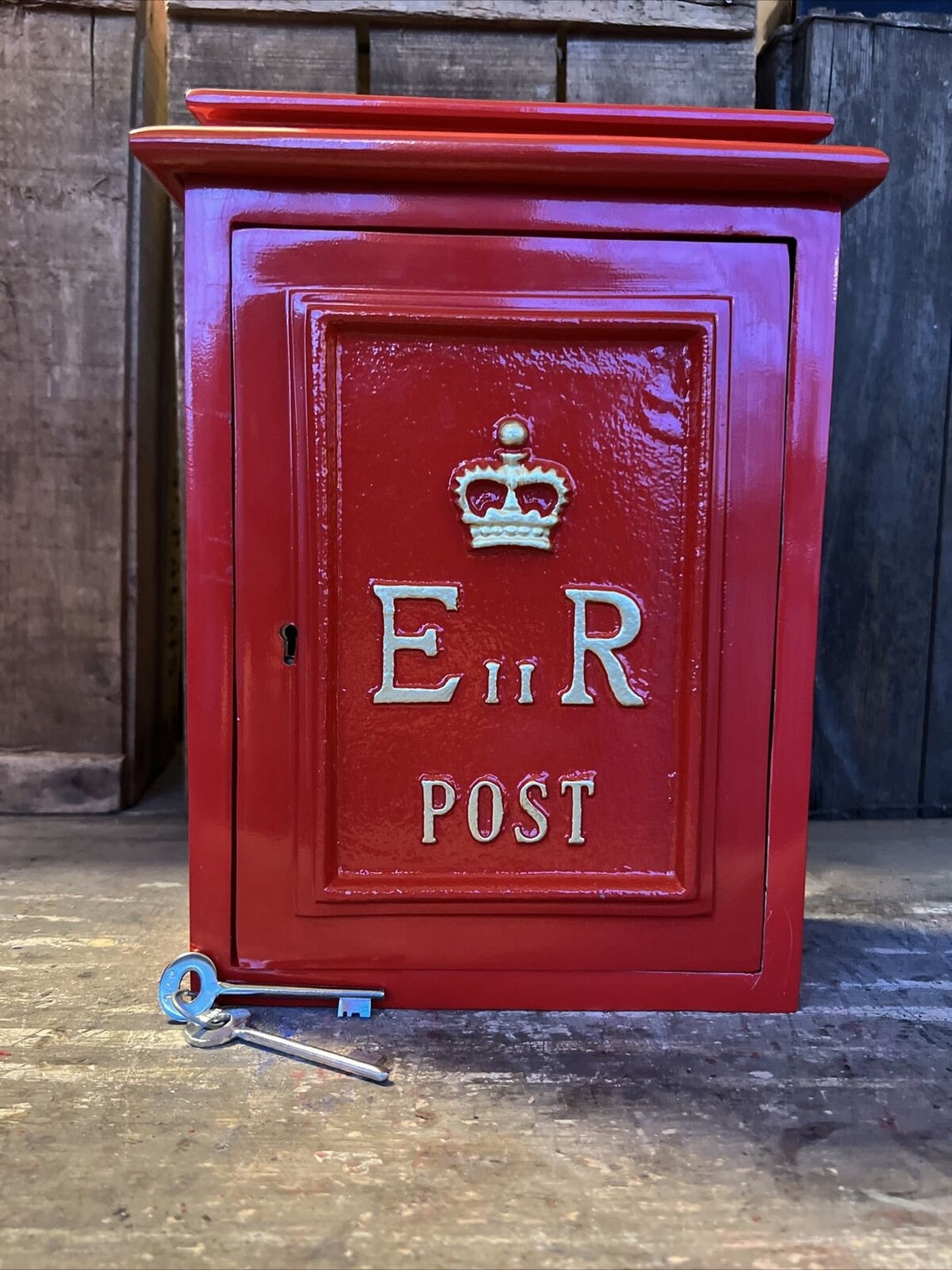 Royal Mail Wall ER Postbox Letter Box Queen Elizabeth Tribute Post Box ...
