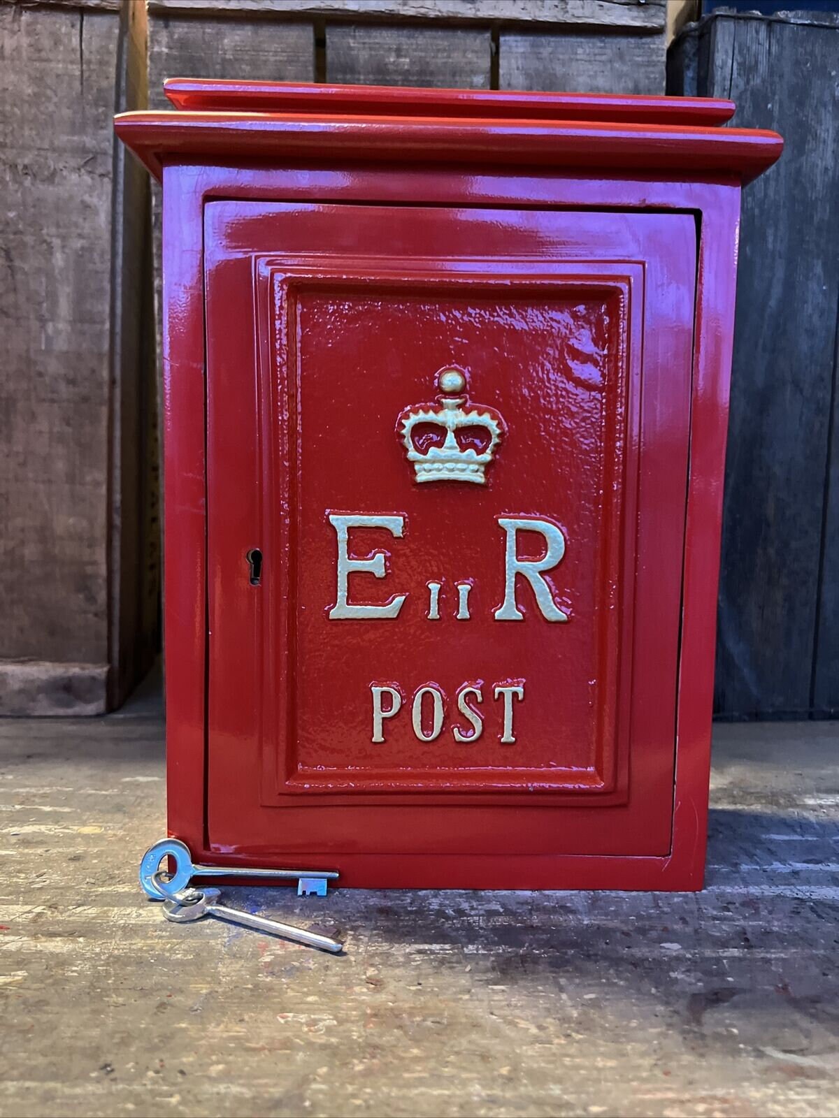 Royal Mail Wall ER Postbox Letter Box Queen Elizabeth Tribute Post Box ...