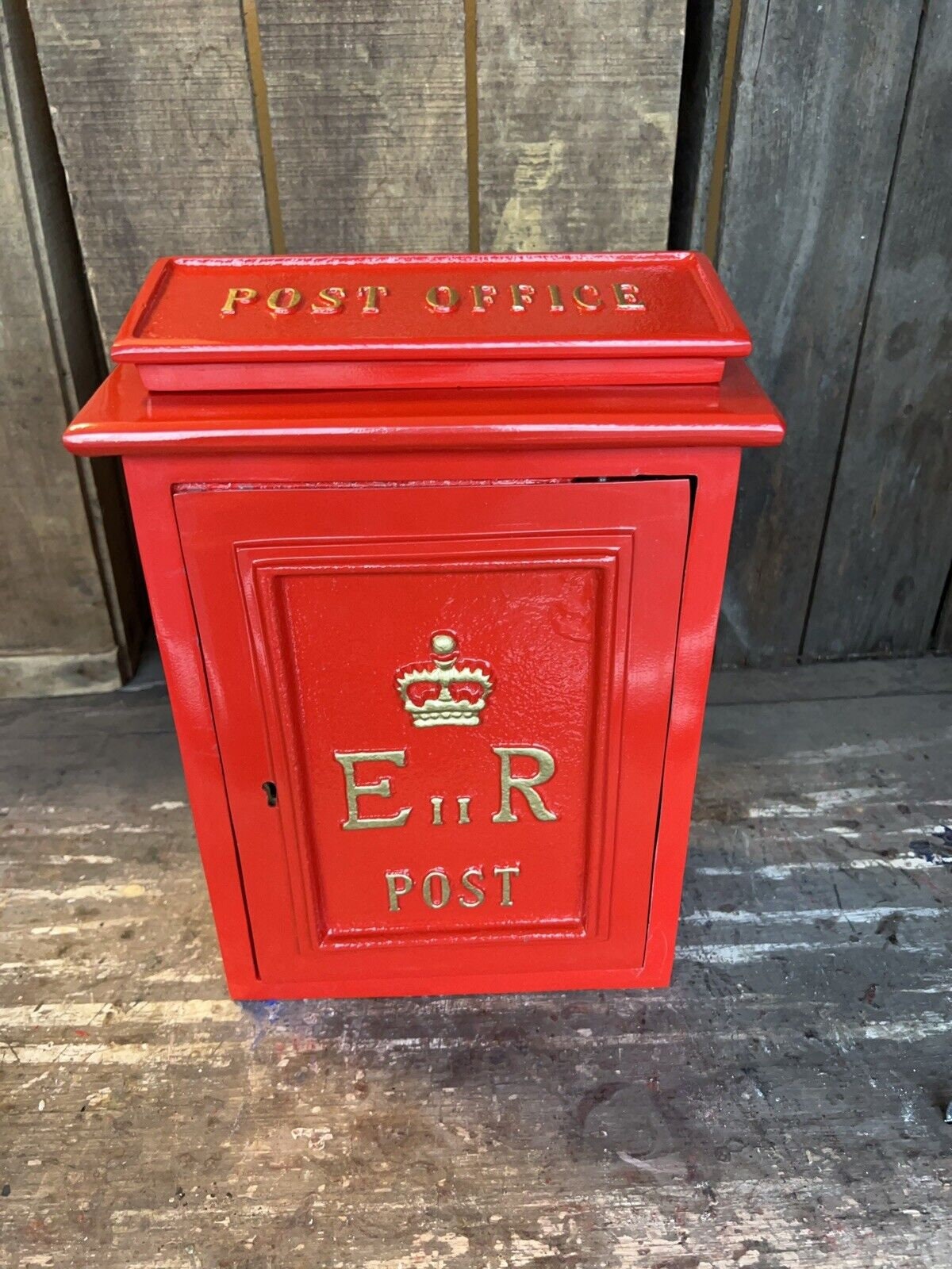 Royal Mail Wall ER Postbox Letter Box Queen Elizabeth Tribute Post Box ...
