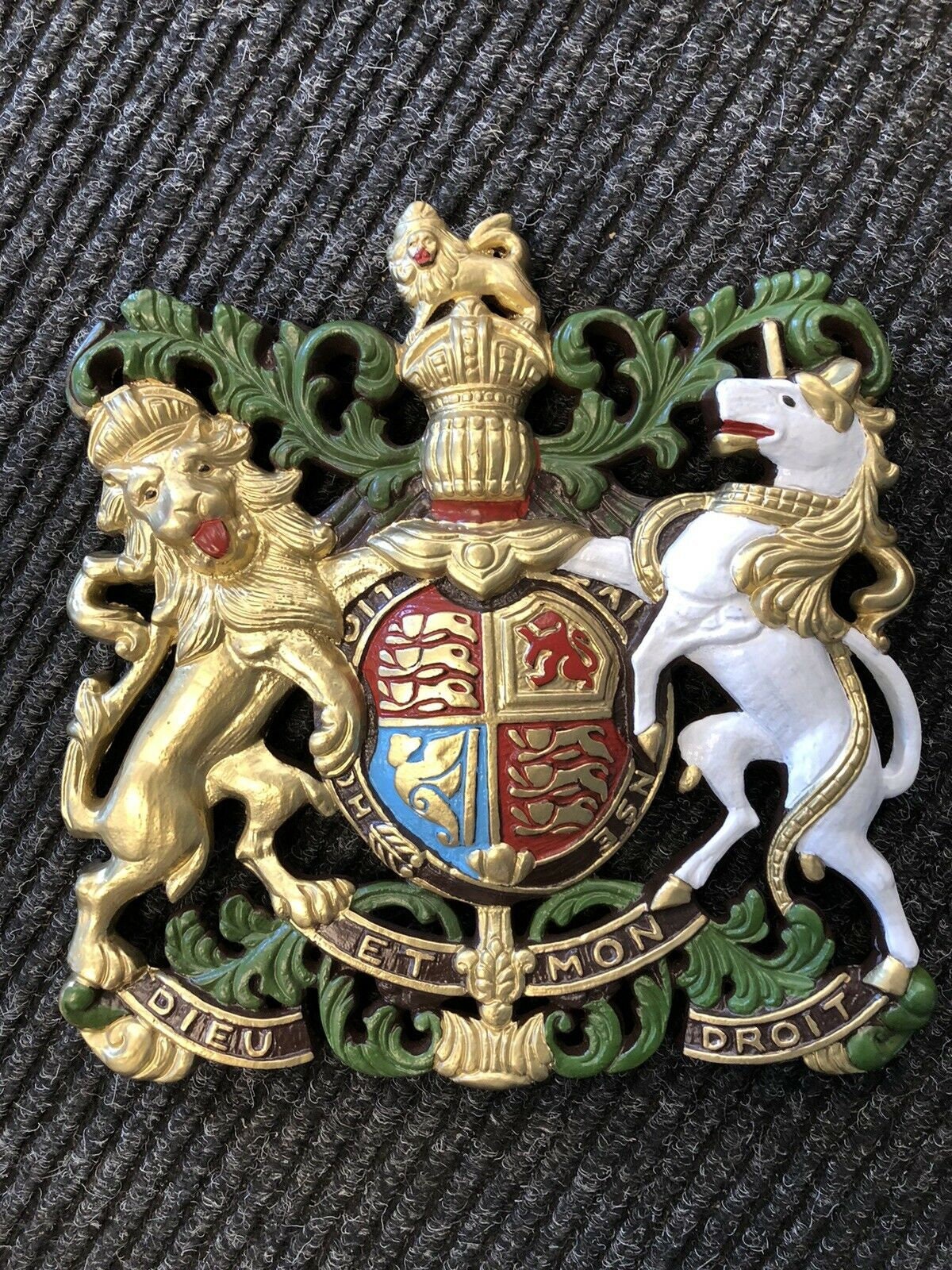 Royal Coat of Arms Cast Metal Sign Queens Jubilee Plaque Royal Crest ...