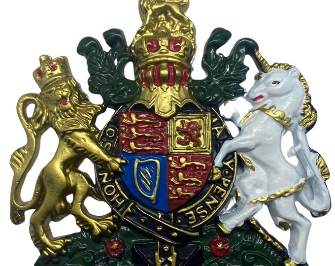 Royal Coat of Arms Queens Memorial Painted Plaque Royal Crest Wall ...