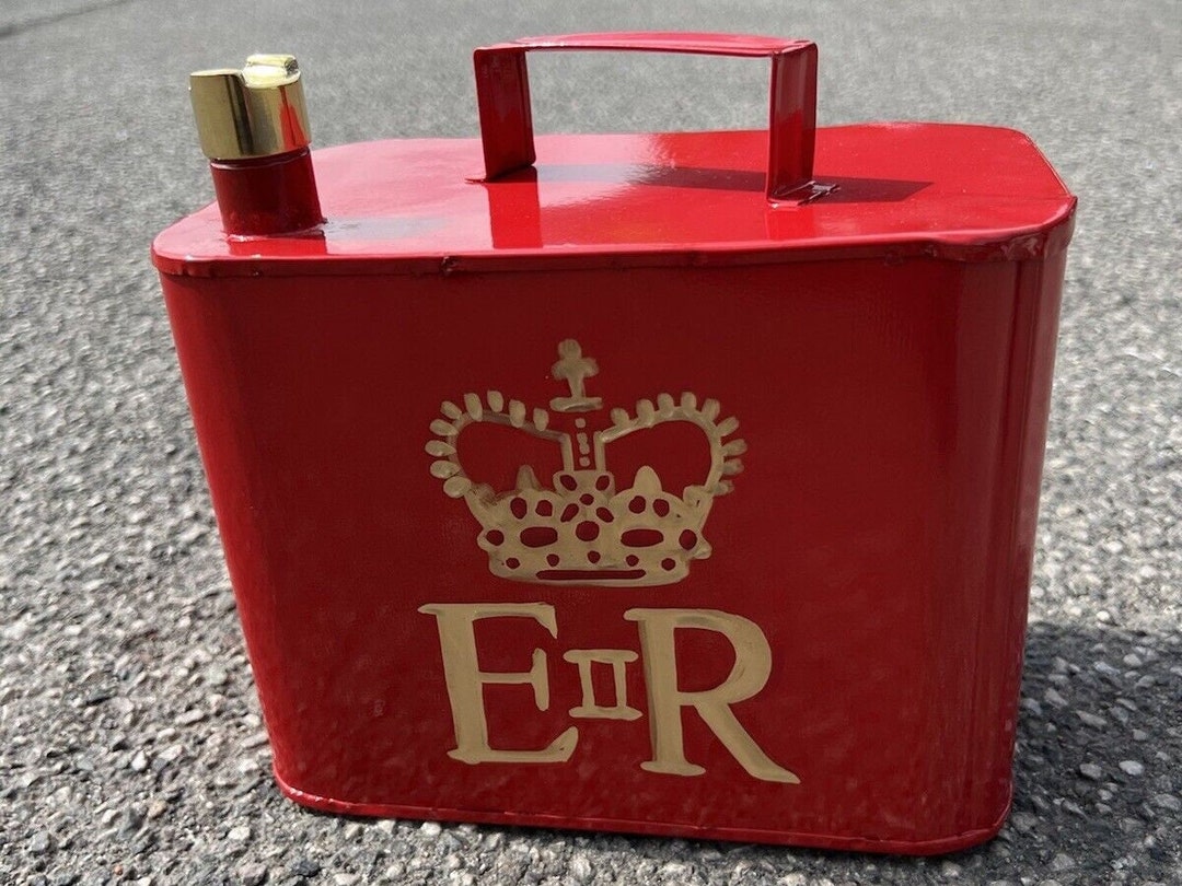 ER Red Oil Can Queen Elizabeth II Can Jubilee Petrol Can Display Gift ...
