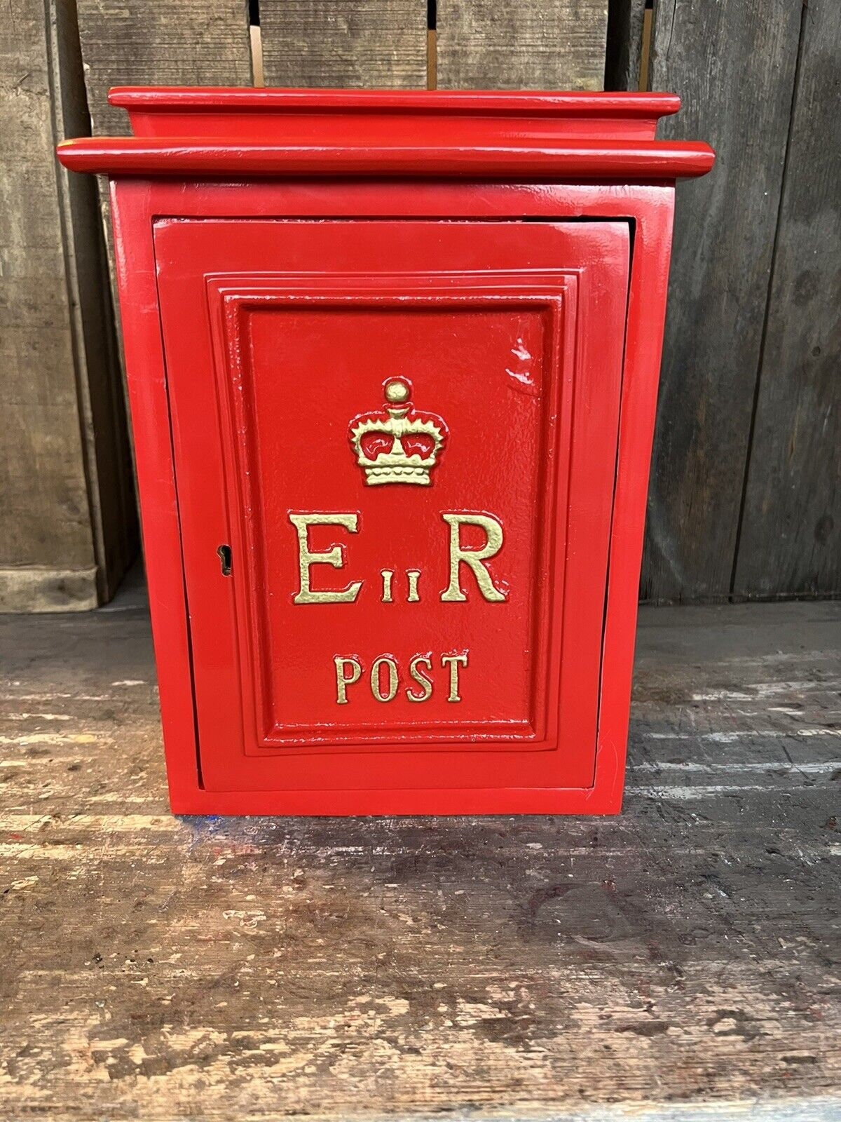 Royal Mail Wall ER Postbox Letter Box Queen Elizabeth Tribute Post Box ...