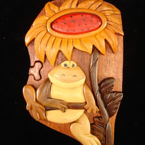 Beautifully Hand Crafted 3 Dimensional Intarsia Wood Art FROG and ...