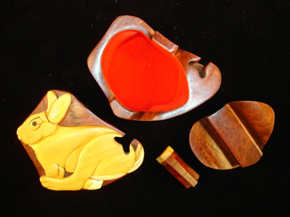 Beautifully Hand Crafted 3 Dimensional Intarsia Wood Art BUNNY RABBIT ...