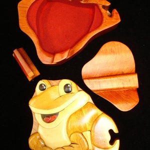 Beautifully Hand Crafted 3 Dimensional Intarsia Wood Art FROG Puzzle ...