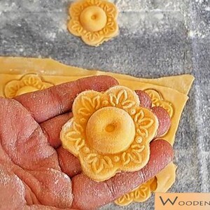 NEW! Ravioli Mold "ring Flower" With Pastry Cutter. Make Simple and ...