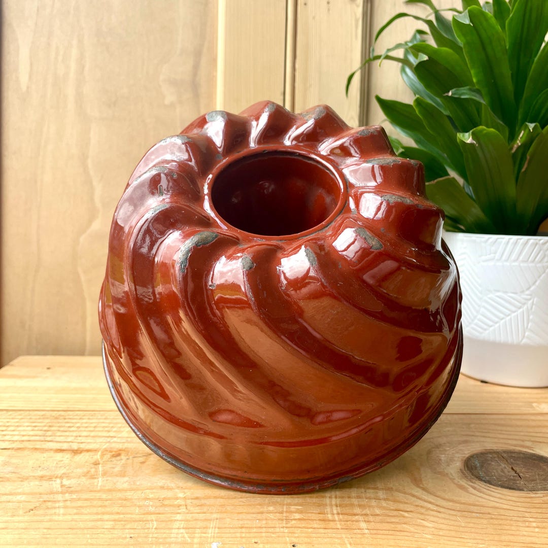 Vintage Red Enamel Large Bunt Tin | Red Enamel Tin | Decorative Kitchen ...