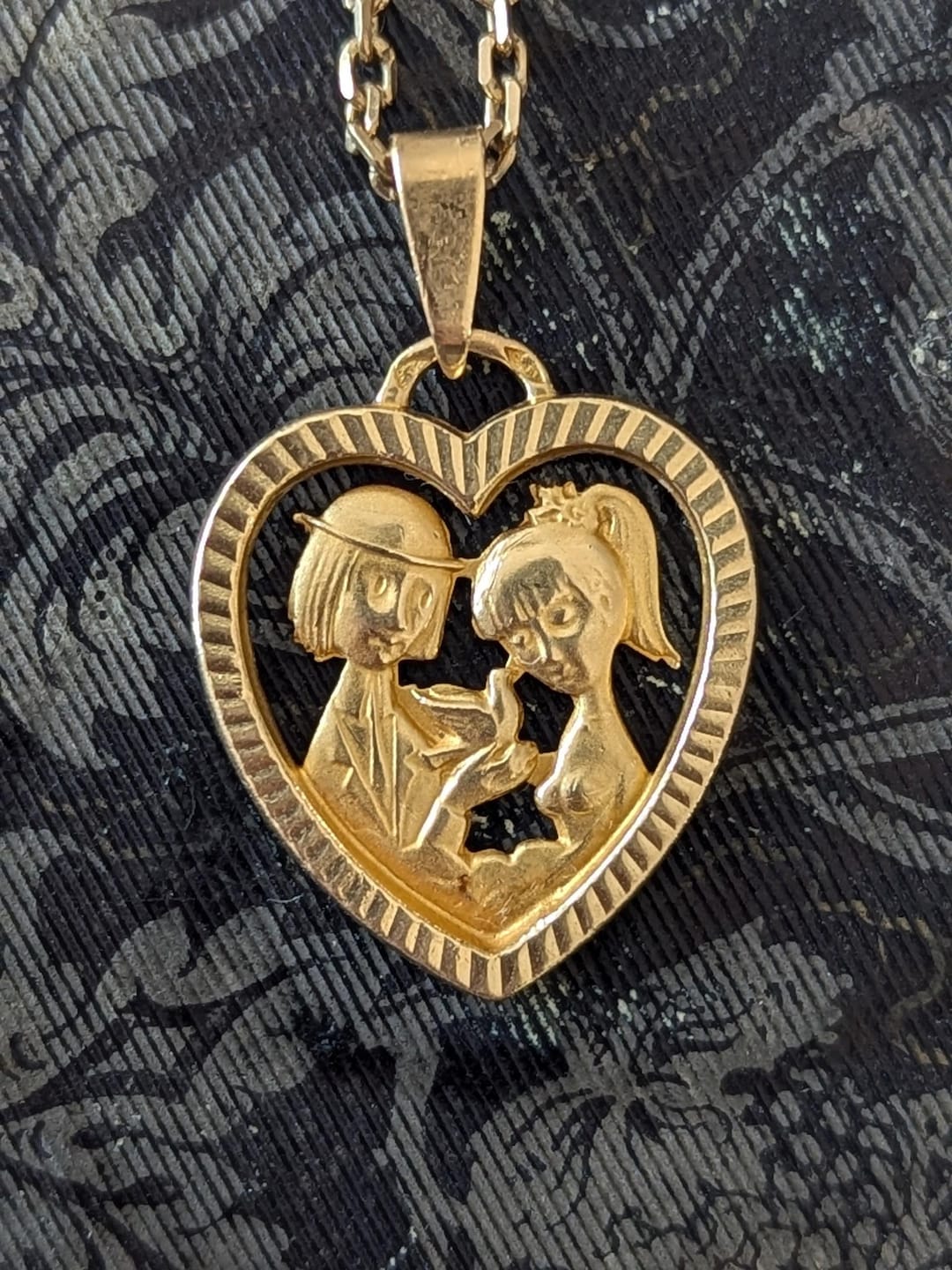 18K Gold Medal French 18K Gold Heart Pendant Les Amoureux by PEYNET ...