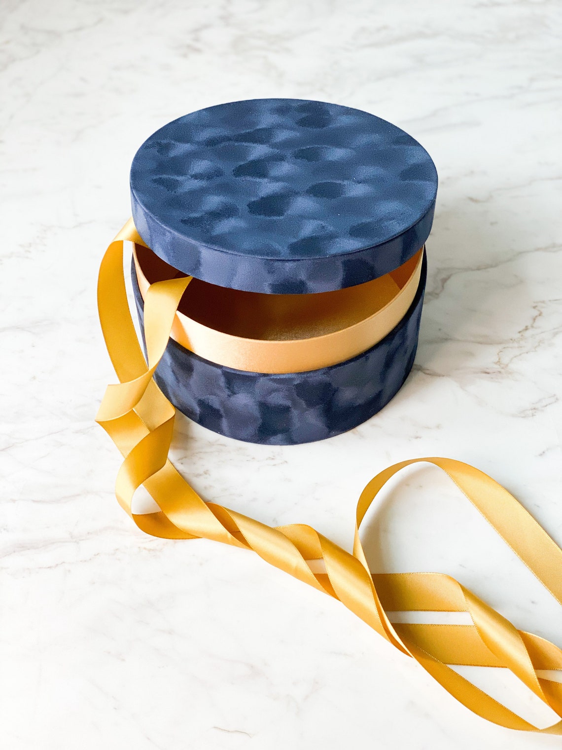 Round Velvet Box Gift Box Velvet Box Textured Velvet Hat | Etsy