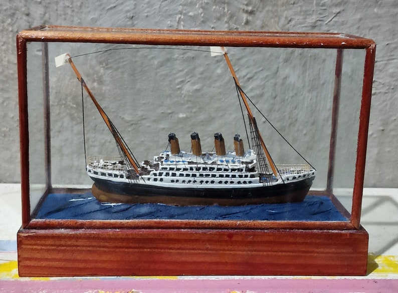 Small Model of the RMS Titanic - Etsy
