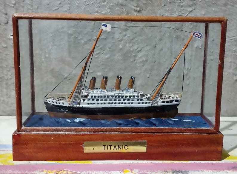 Small Model of the RMS Titanic - Etsy