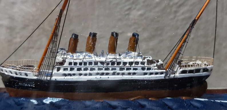 Small Model of the RMS Titanic - Etsy