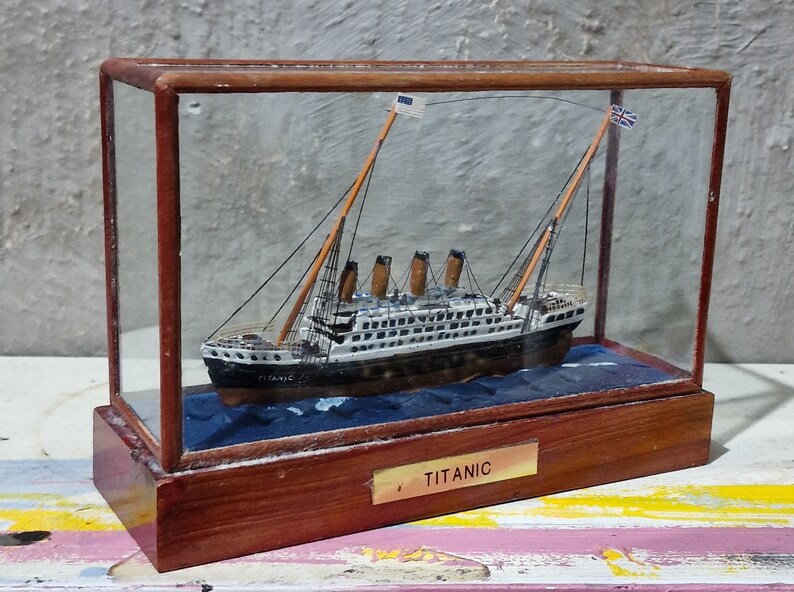 Small Model of the RMS Titanic - Etsy