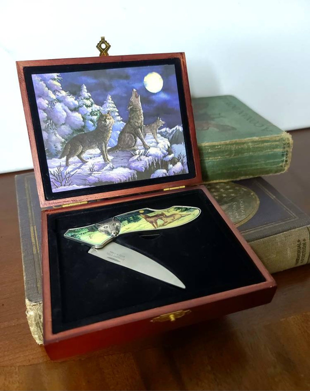 Howling Wolves Knife in Wood Display Box Collectible Set Fury Folding ...