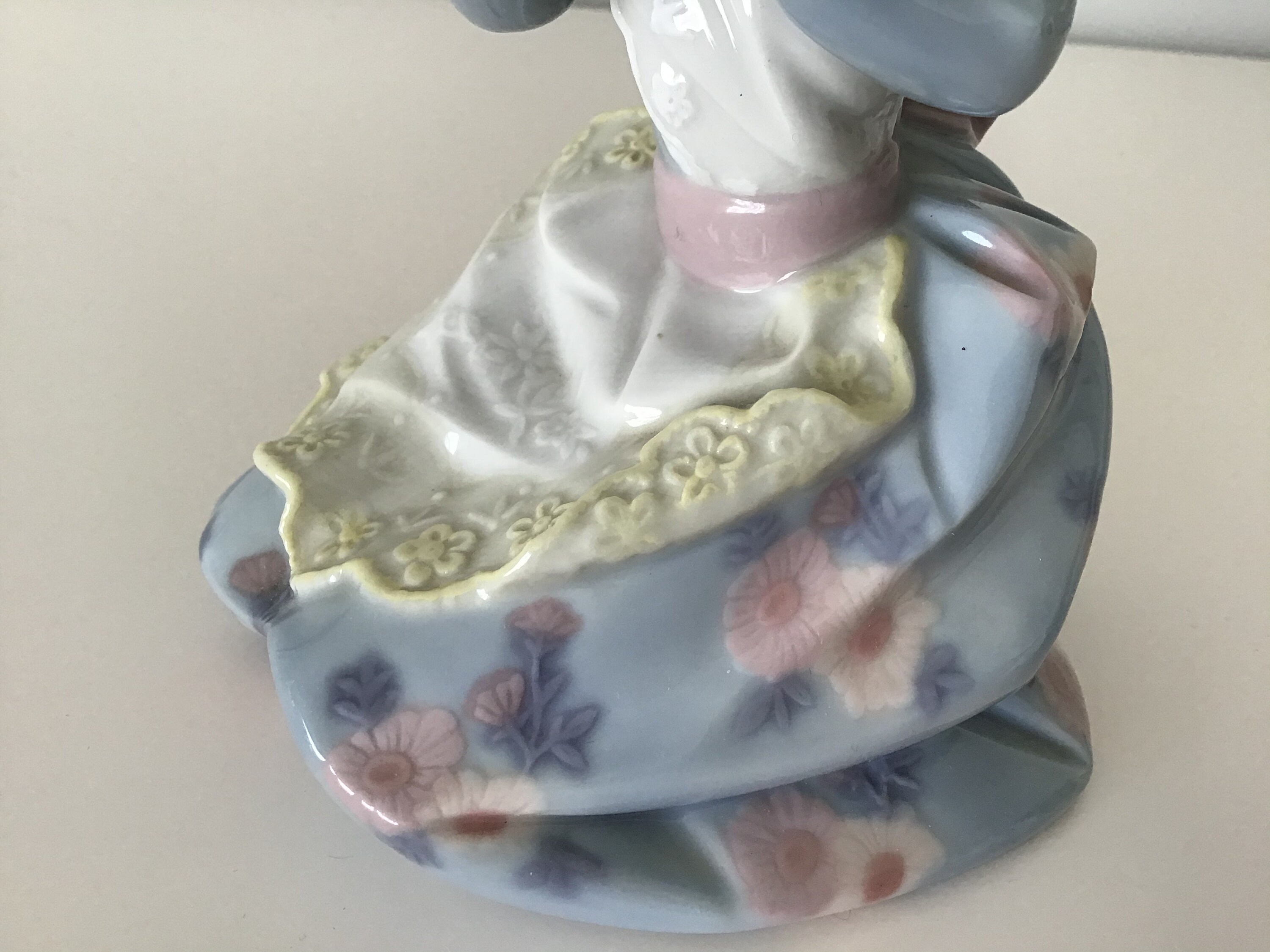 Lladro Porcelain Figurine #5868 Loving Valencia 1991 - Etsy