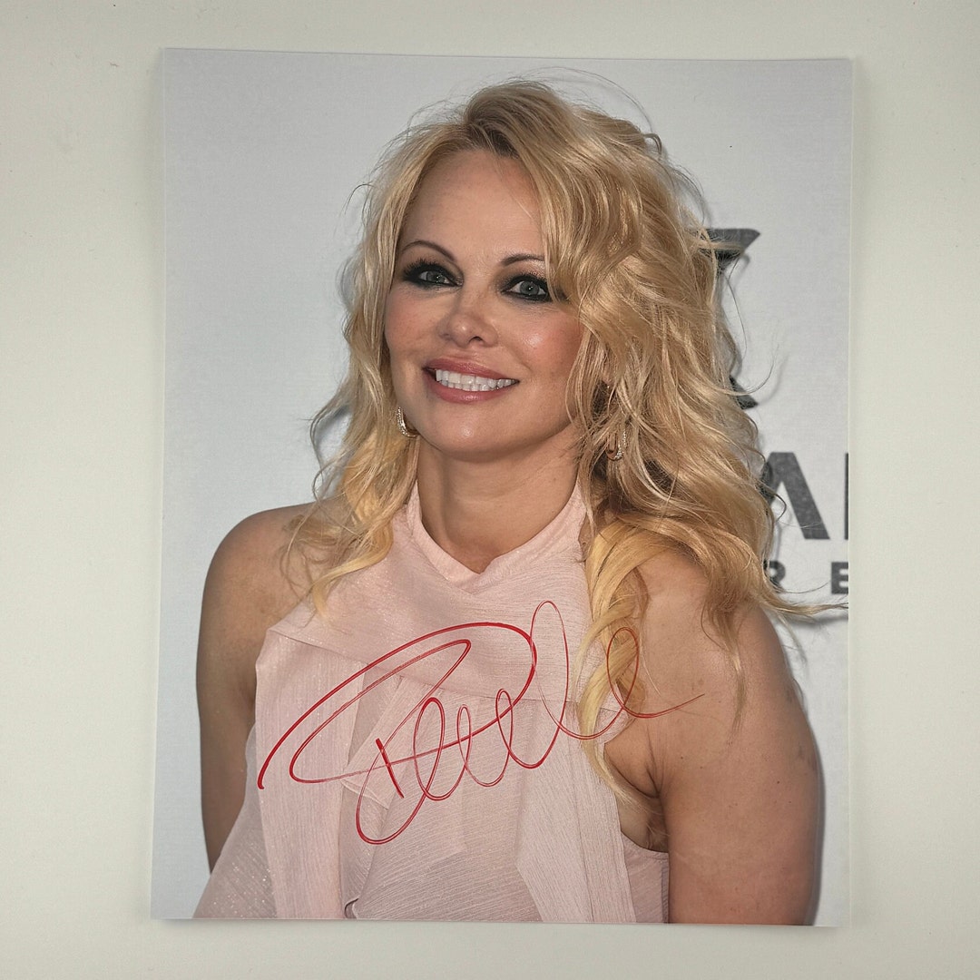 Pamela Anderson Autograph | Baywatch | signed Photo | Signature With COA - Etsy