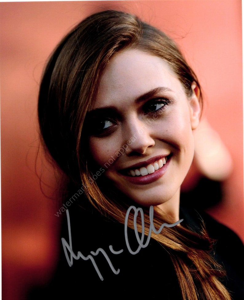 Elizabeth Olsen Autograph Avengers Signed Photo 8x10 Signature - Etsy