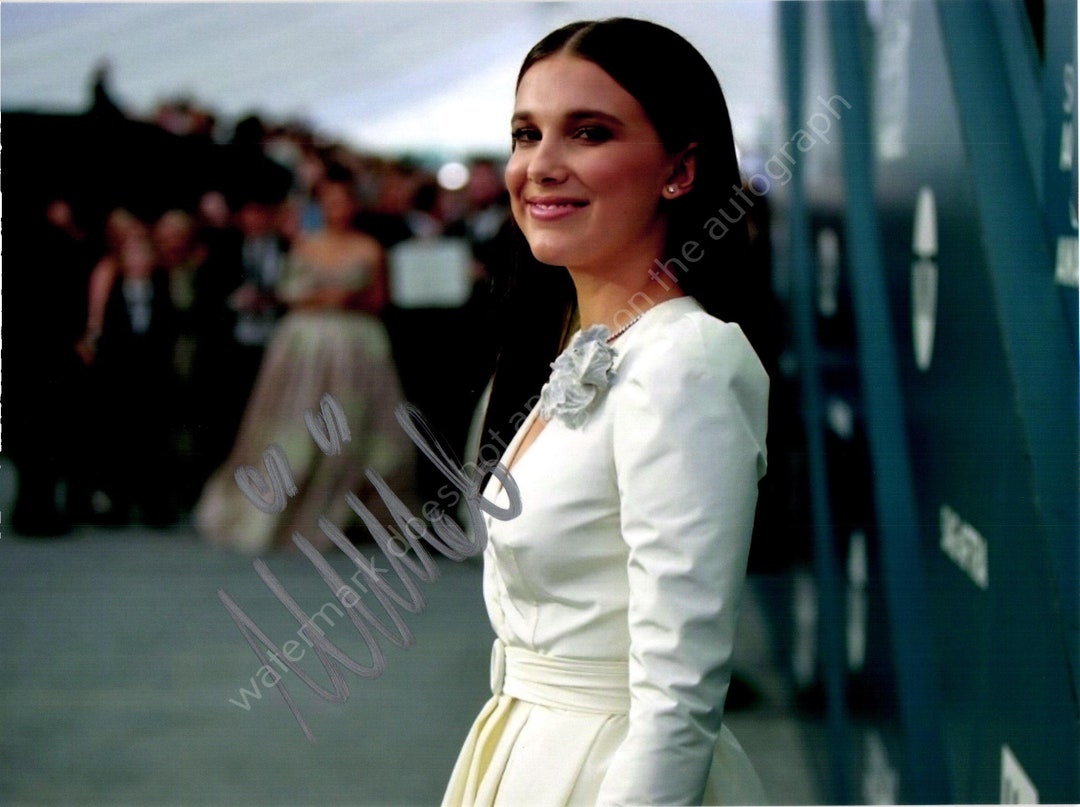 Millie Bobby Brown Autograph Signed Photo 6x8 Signature With COA - Etsy
