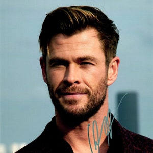 CHRIS HEMSWORTH Autograph Signed Photo Signature With COA - Etsy