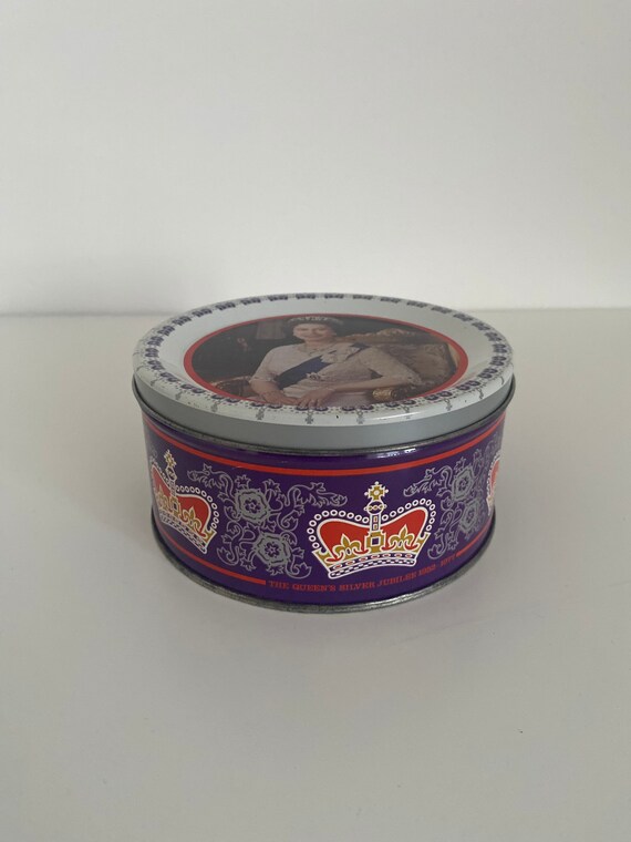 Queen Elizabeth II Silver Jubilee Round Decorative Metal - Etsy