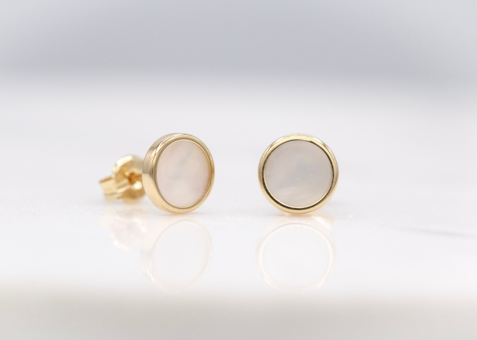 14 Karat Yellow Gold Button Stud Earrings With Mother of Pearl - Etsy