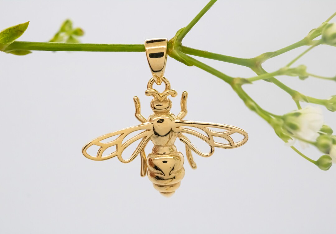 14 Karat Yellow Gold Bee Pendant - Etsy