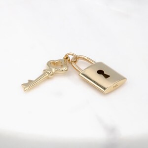 14 Karat Yellow Gold Padlock and Key Pendant - Etsy
