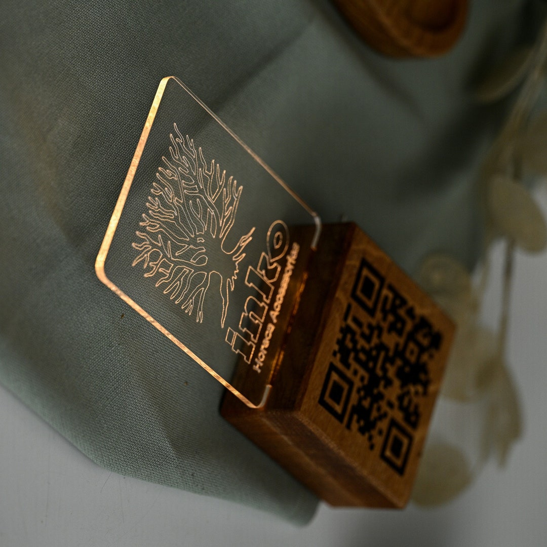 Acrylic QR Code Plate With Illumination, Restaurant QR Code on Wooden ...