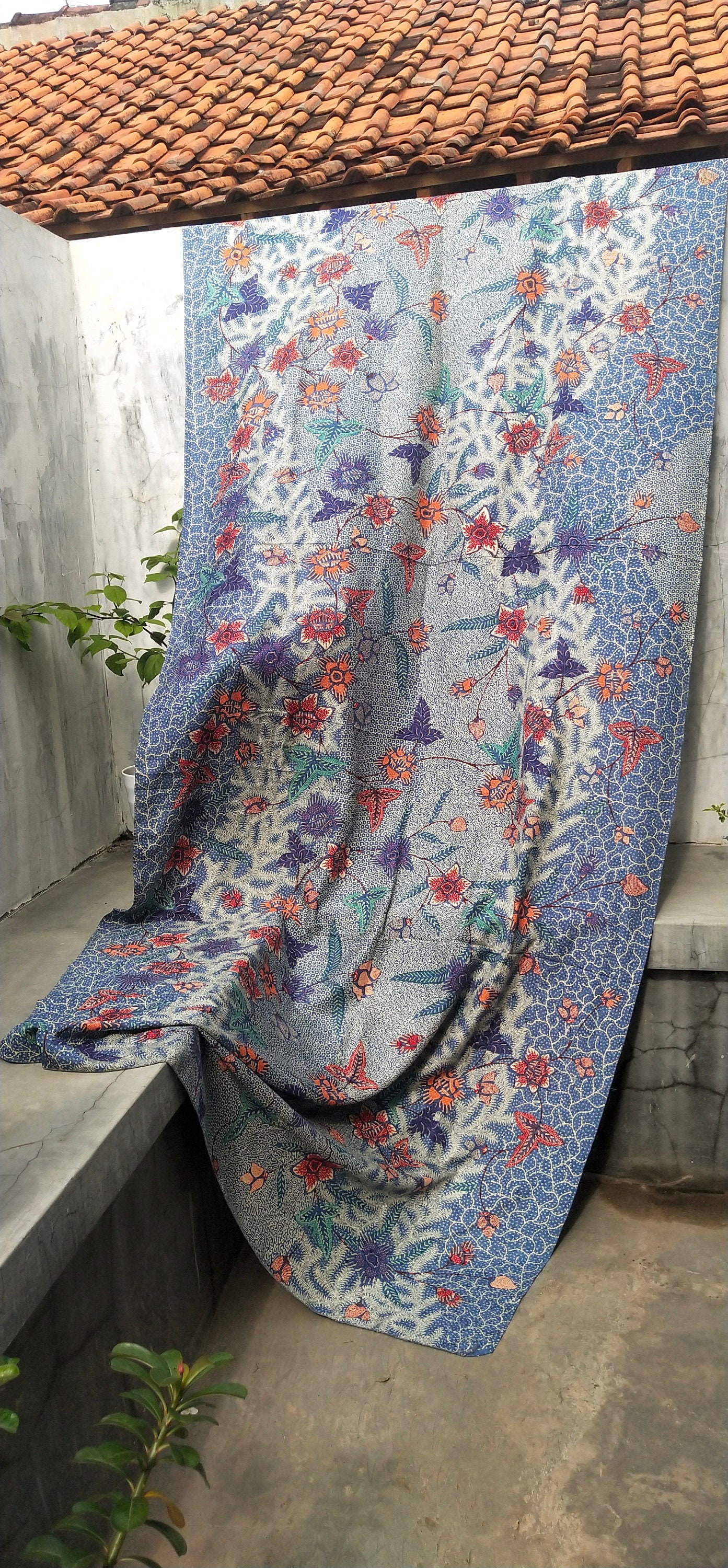A Hand-drawn Vintage Batik Cloth From Pekalongan Featuring Floral ...