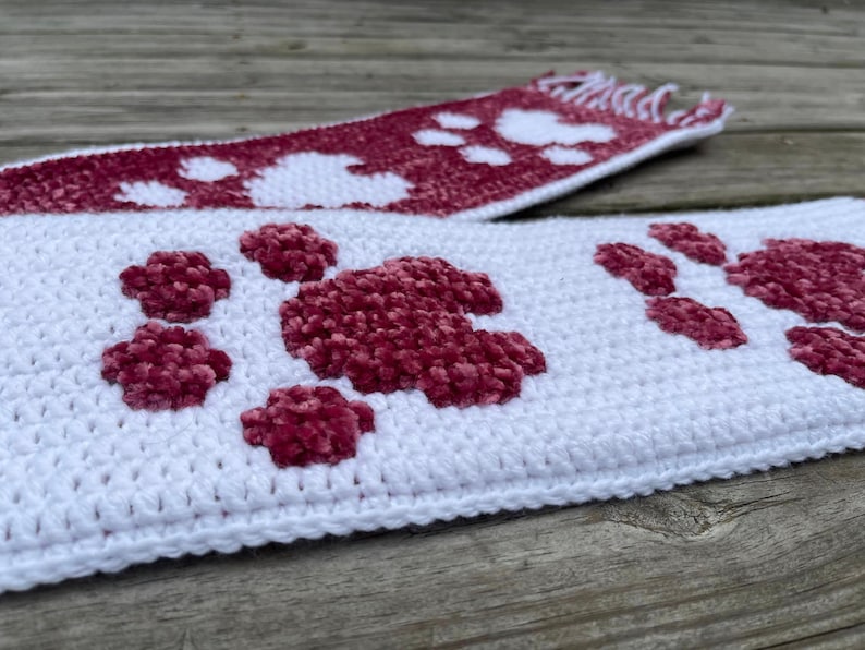 Paula's Puppy Paw Print Scarf - Overlay Mosaic Crochet Pattern ...
