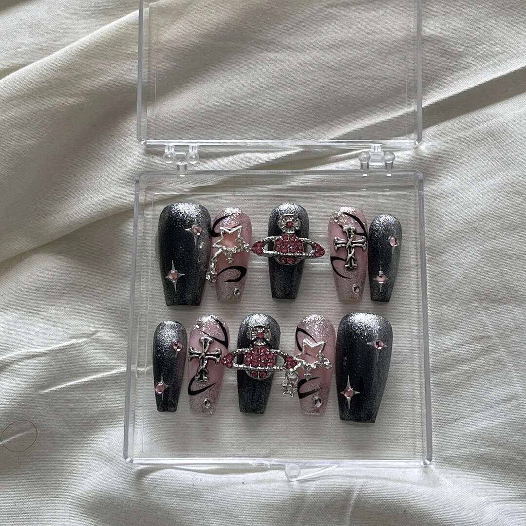 Outer Space Stiletto Tip Press on Nails 3D Art Nails Black Chrome Heart ...