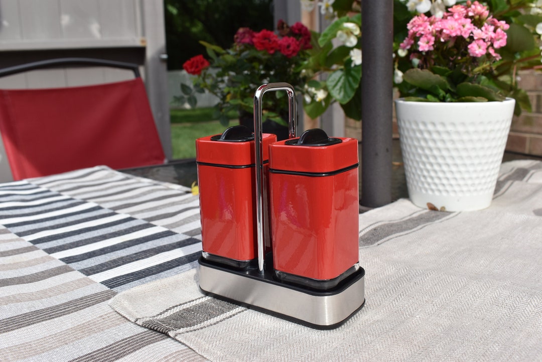 Cube Design, Salt & Peppr Set,3 Adjustable Pour Holes, Red, Set of 2 ...