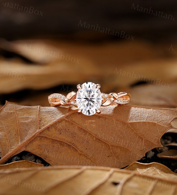 Anello di fidanzamento ovale in moissanite in oro rosa Anello da sposa con design a foglia vintage anello a mezza eternita anello di promessa di anniversario unico Etsy Italia