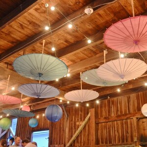 32 Red Paper Parasol Umbrella, Scallop Blossom Shaped With Elegant ...