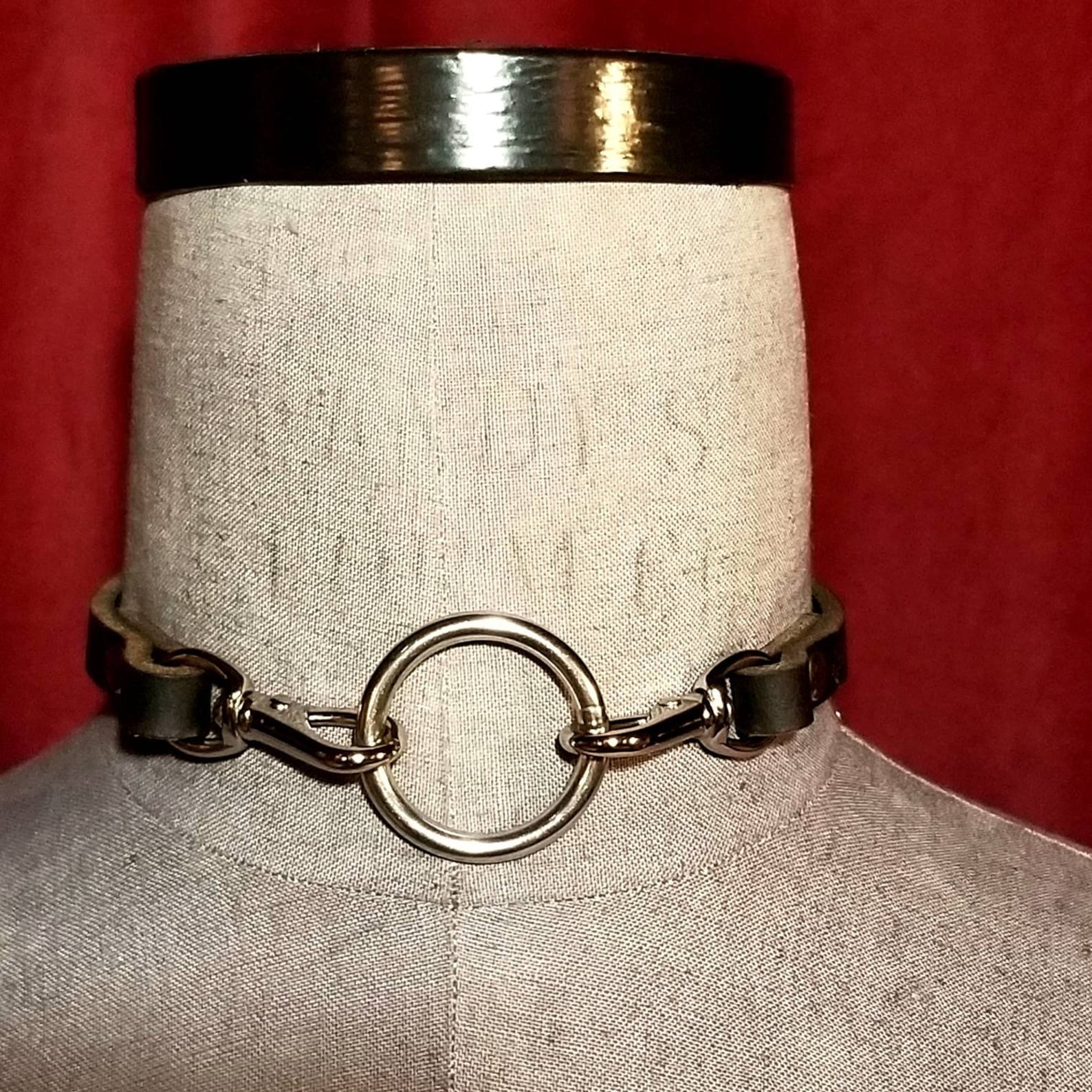 Discreet & Chic Leather Collar With O-ring and Swivel Snap Closure ...