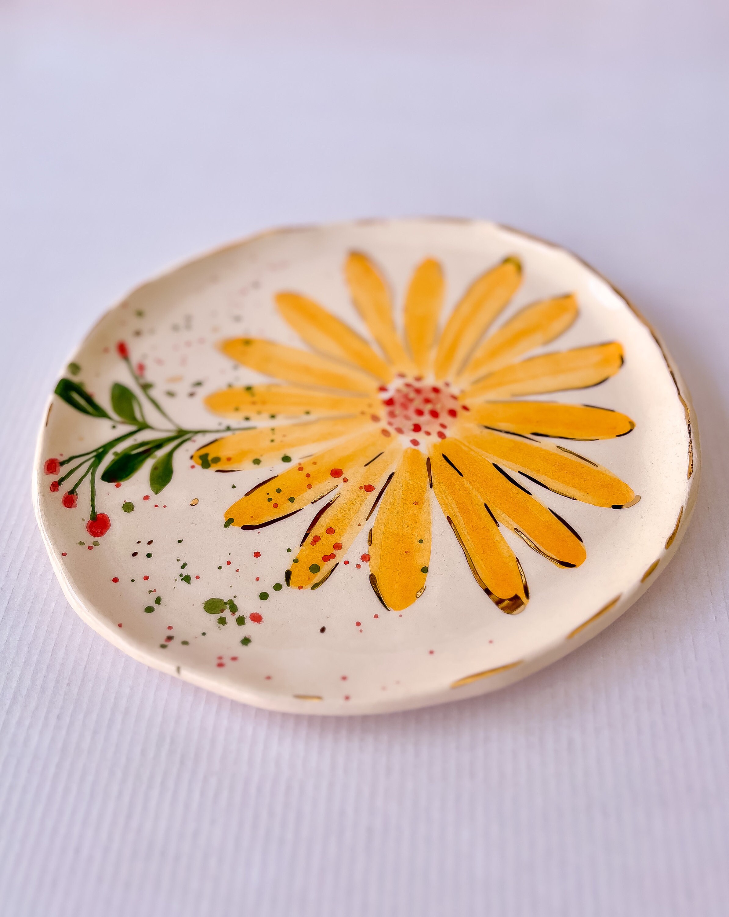 Gold Daisy Flower Plate - Etsy
