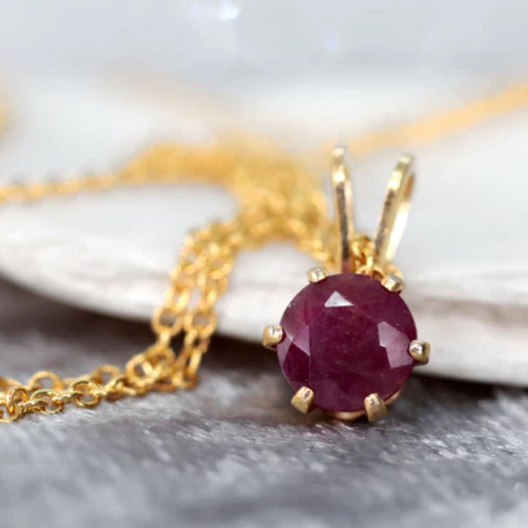 Ruby Pendant, Natural and Certified Round Shape 4 to 6 Carat Manik ...