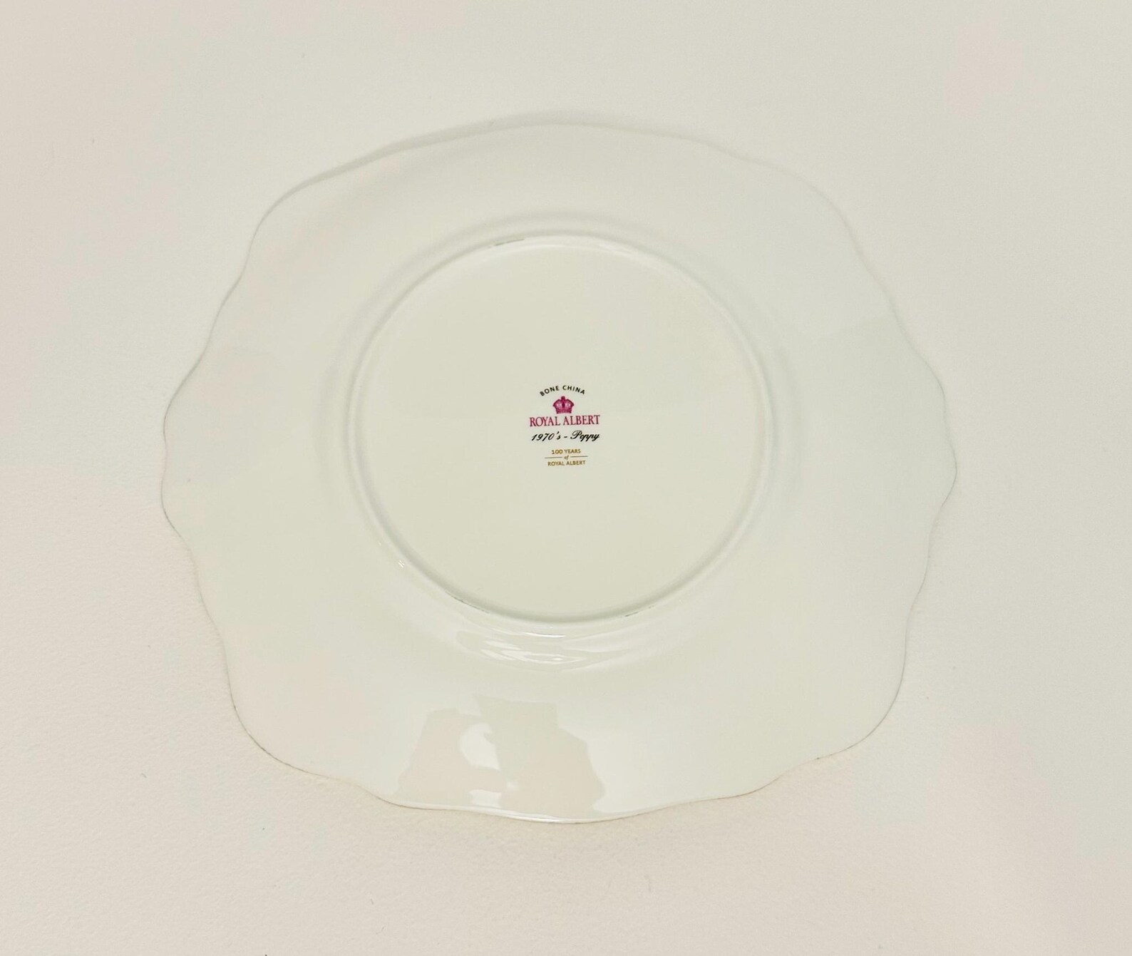 Royal Albert - Poppy, 100 Years Series. 1970s Tab Handle Cake / Gateau ...