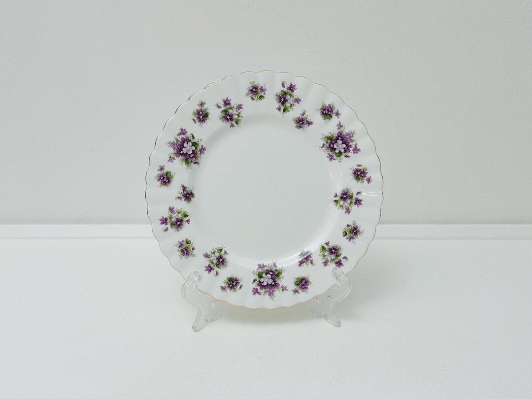 Royal Albert - Sweet Violets, 18cm Entree / Side / Salad Plate. Made in ...