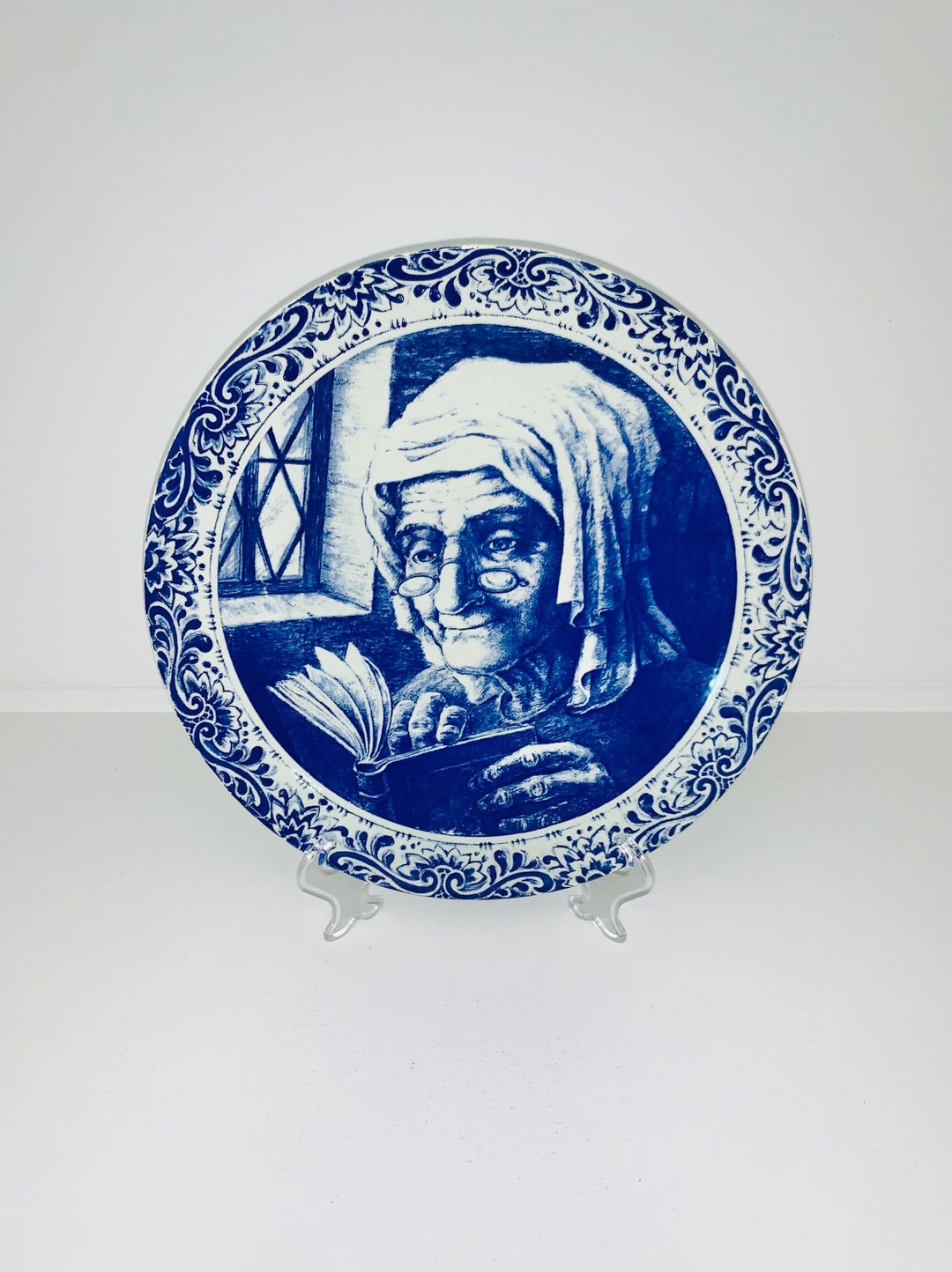 Delft, Boch La Louviere - Elderly Lady Reading, Blue & White 29cm ...