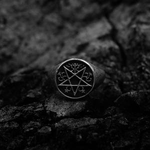 Pentagram Hell Signet Ring - Etsy