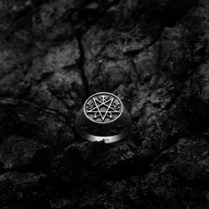 Pentagram Hell Signet Ring - Etsy