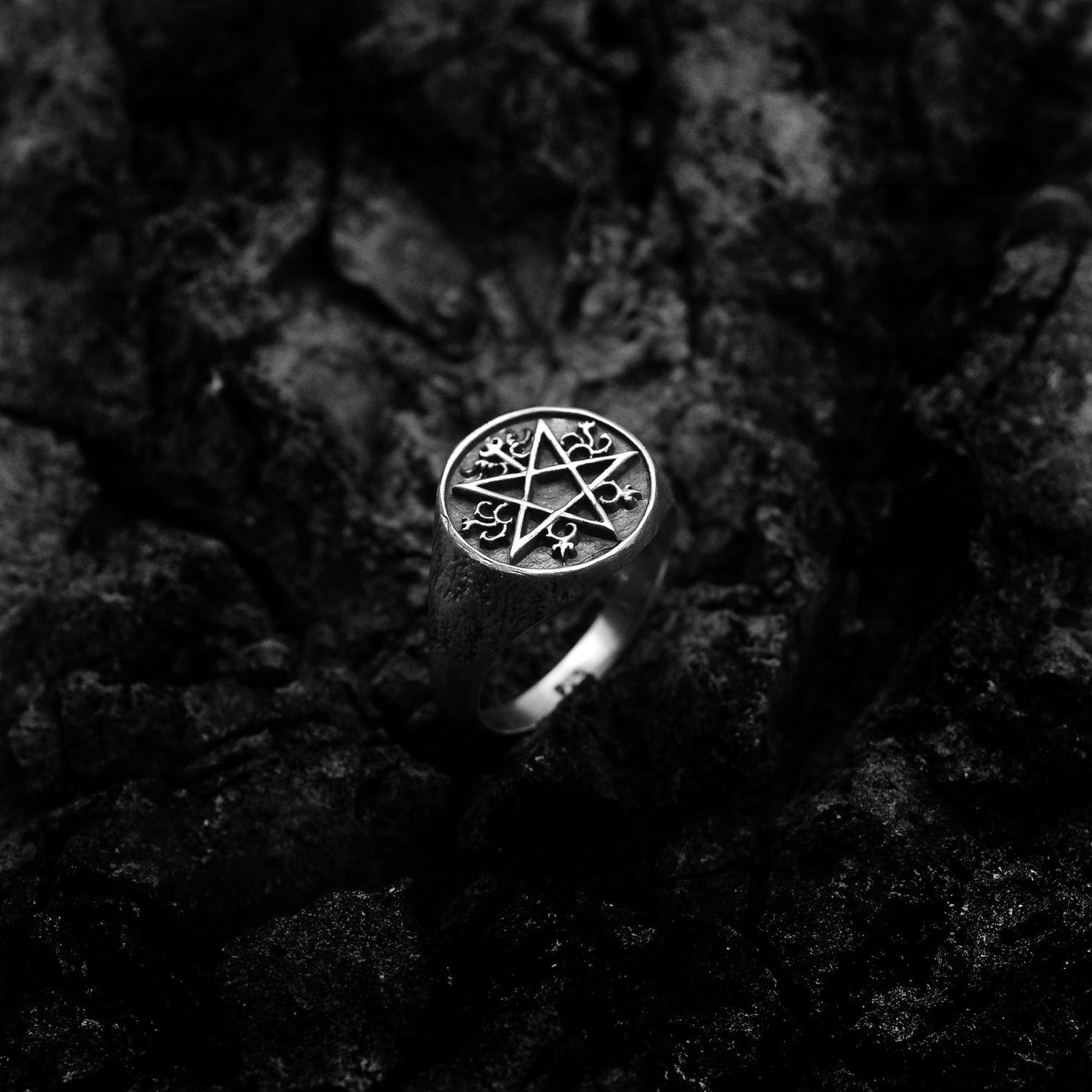 Pentagram Hell Signet Ring - Etsy