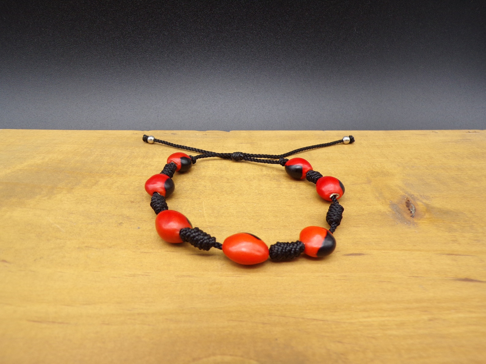 Pulsera Huayruro. Esta hermosa pulsera tiene la energía de las | Etsy